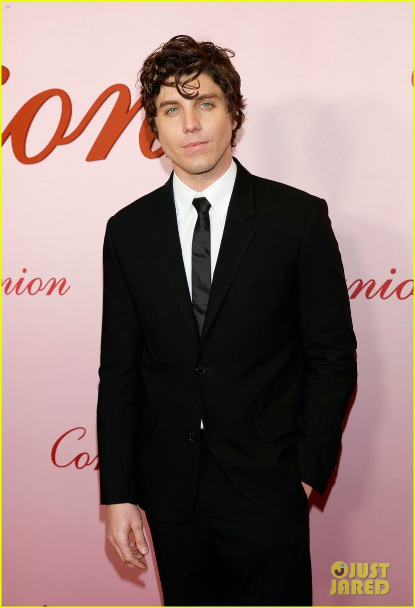 Sophie Thatcher Goes Glam with 'Companion' Movie Cast at L.A. Premiere!: Photo 5118178 | Jack ...