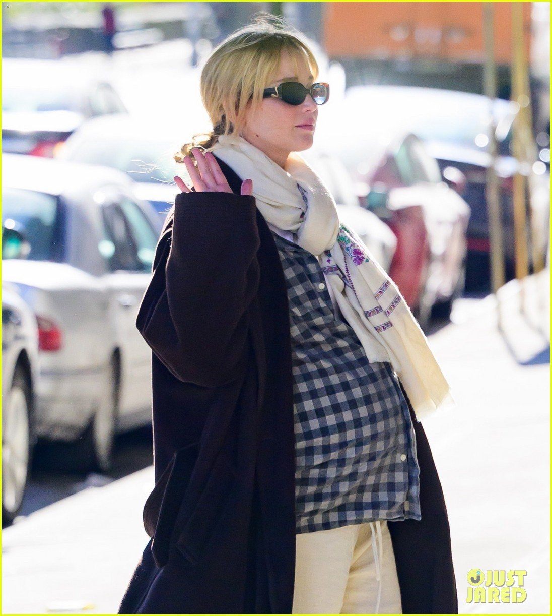 Pregnant Jennifer Lawrence & Husband Cooke Maroney Bundle Up for Walk ...