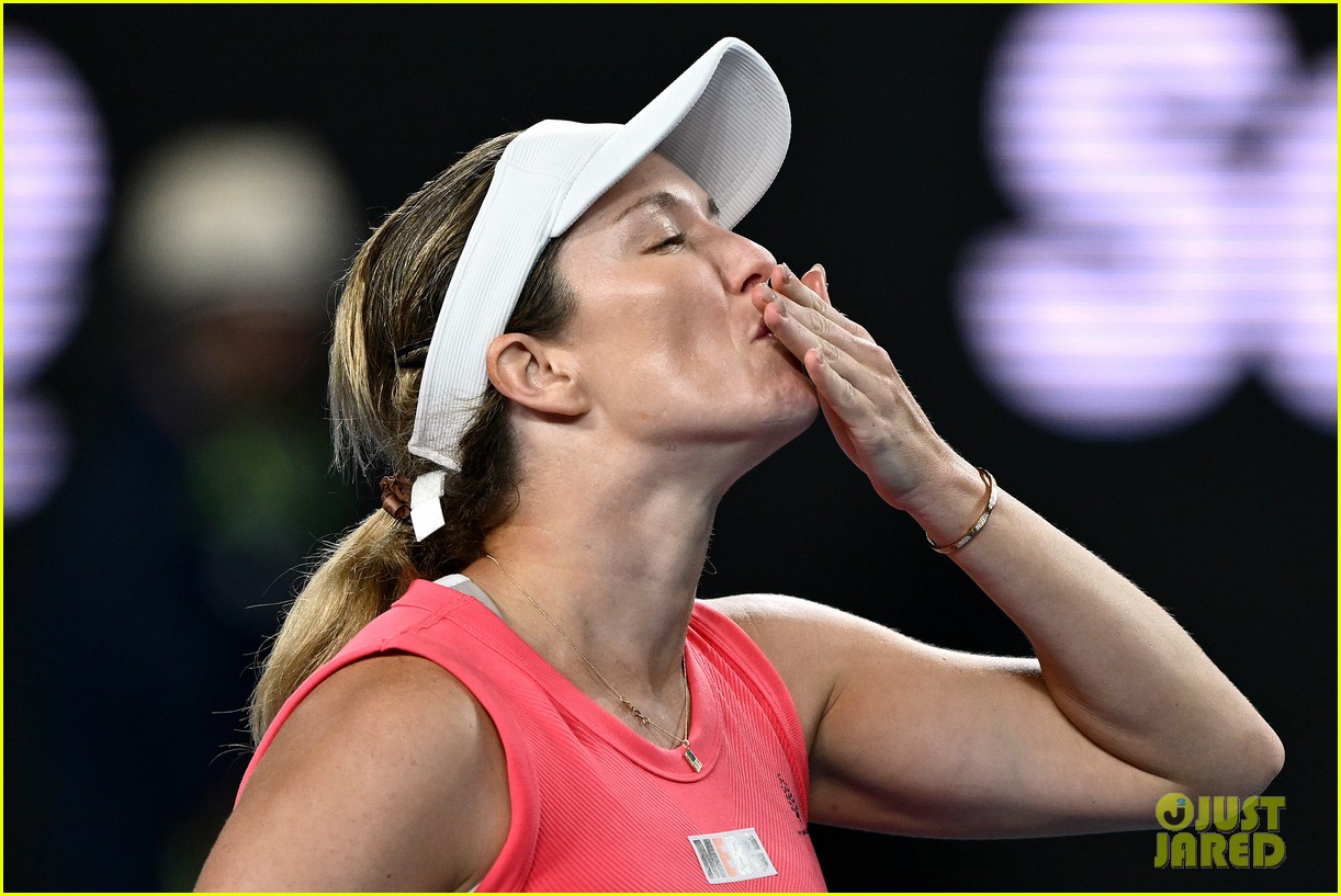 Tennis Star Danielle Collins Had Best Response to Booing from ...