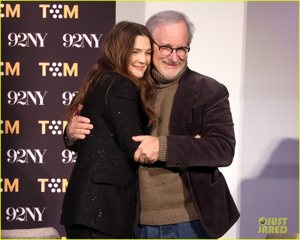 Drew Barrymore & 'E.T.' Director Steven Spielberg Reunite, Discuss How ...
