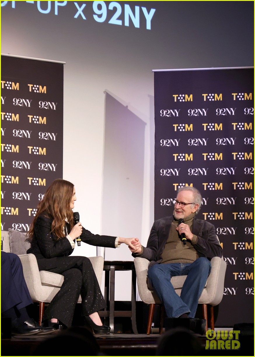 Drew Barrymore & 'E.T.' Director Steven Spielberg Reunite, Discuss How ...