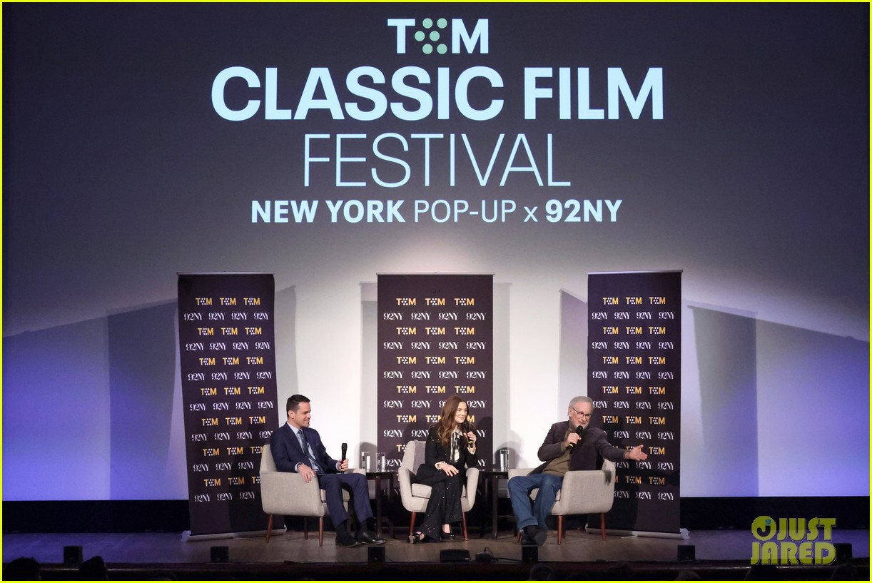 Drew Barrymore & 'E.T.' Director Steven Spielberg Reunite, Discuss How ...