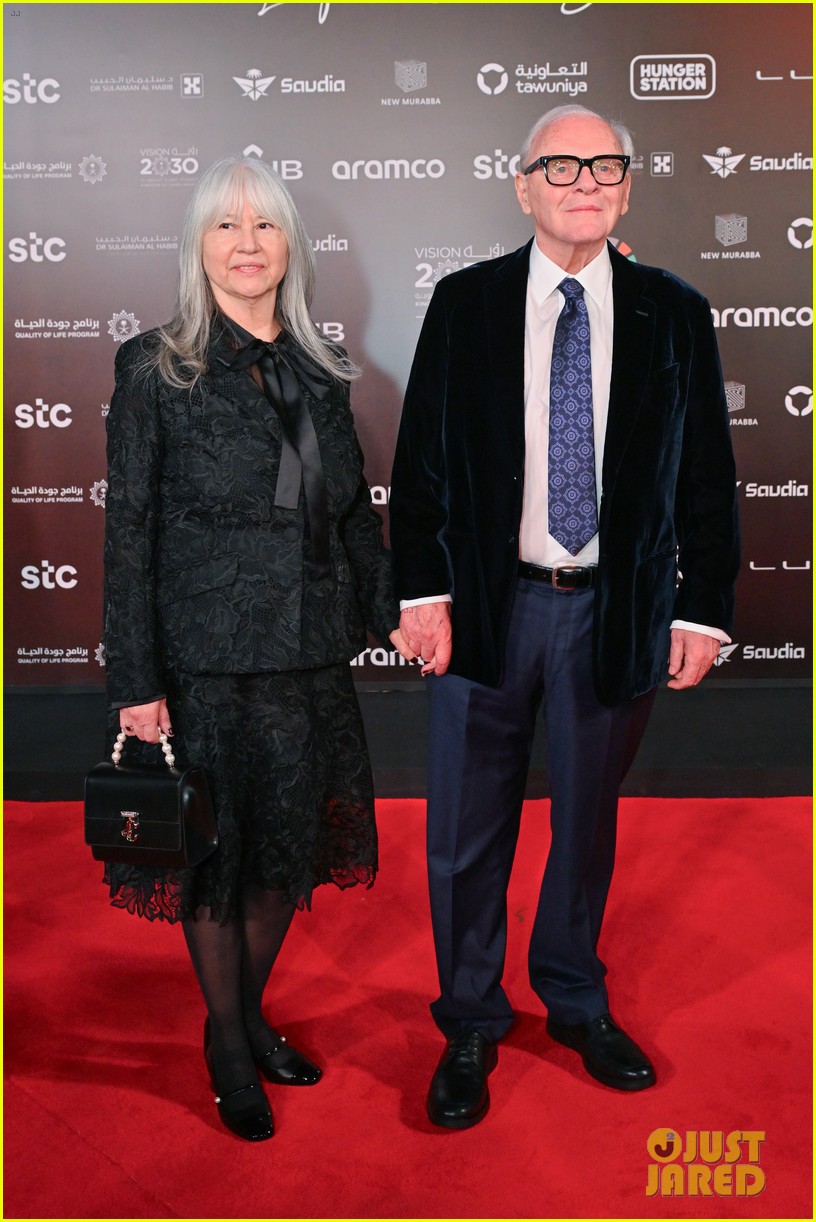 Matthew McConaughey & Wife Camila Couple Up for Anthony Hopkins' 'Life ...