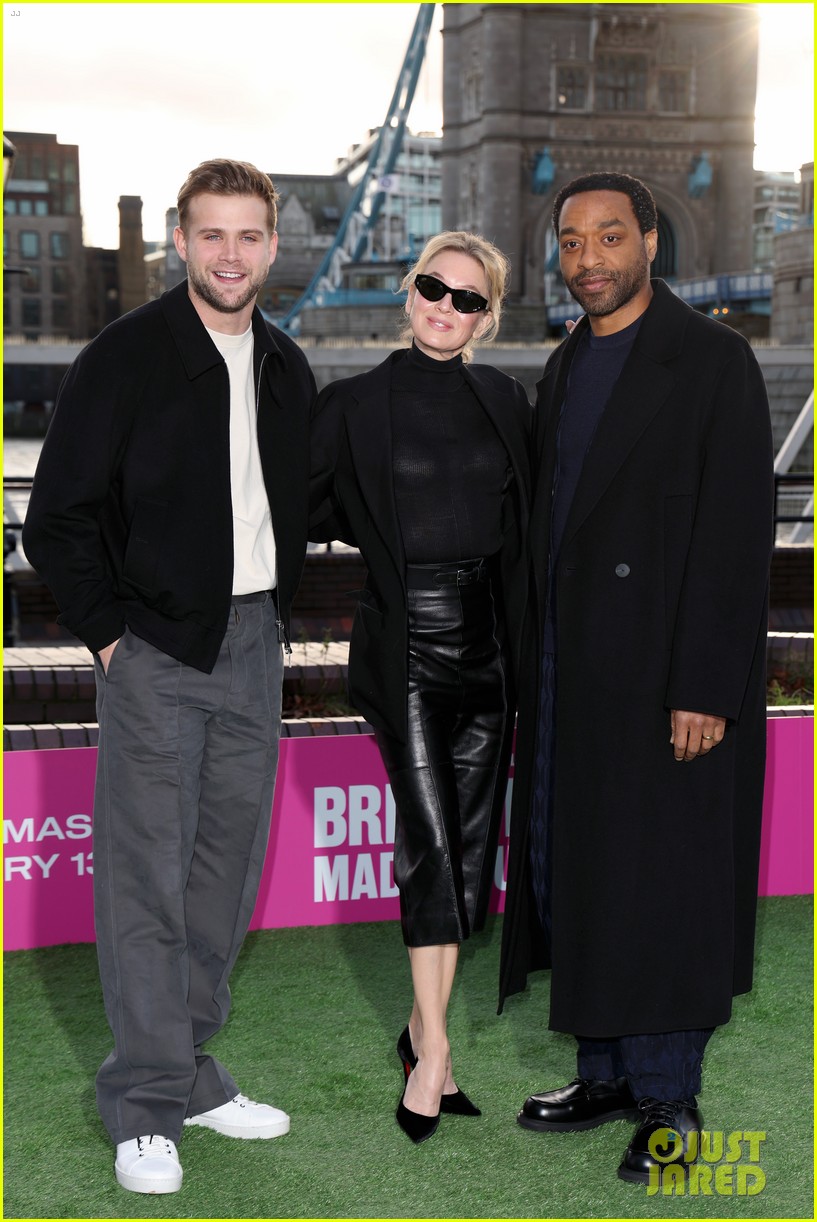 Renee Zellweger Looks Effortlessly Cool During 'Bridget Jones ...