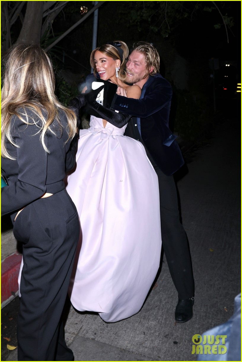 Kate Beckinsale Gets Playful with Actor Harry Goodwins While Arriving ...