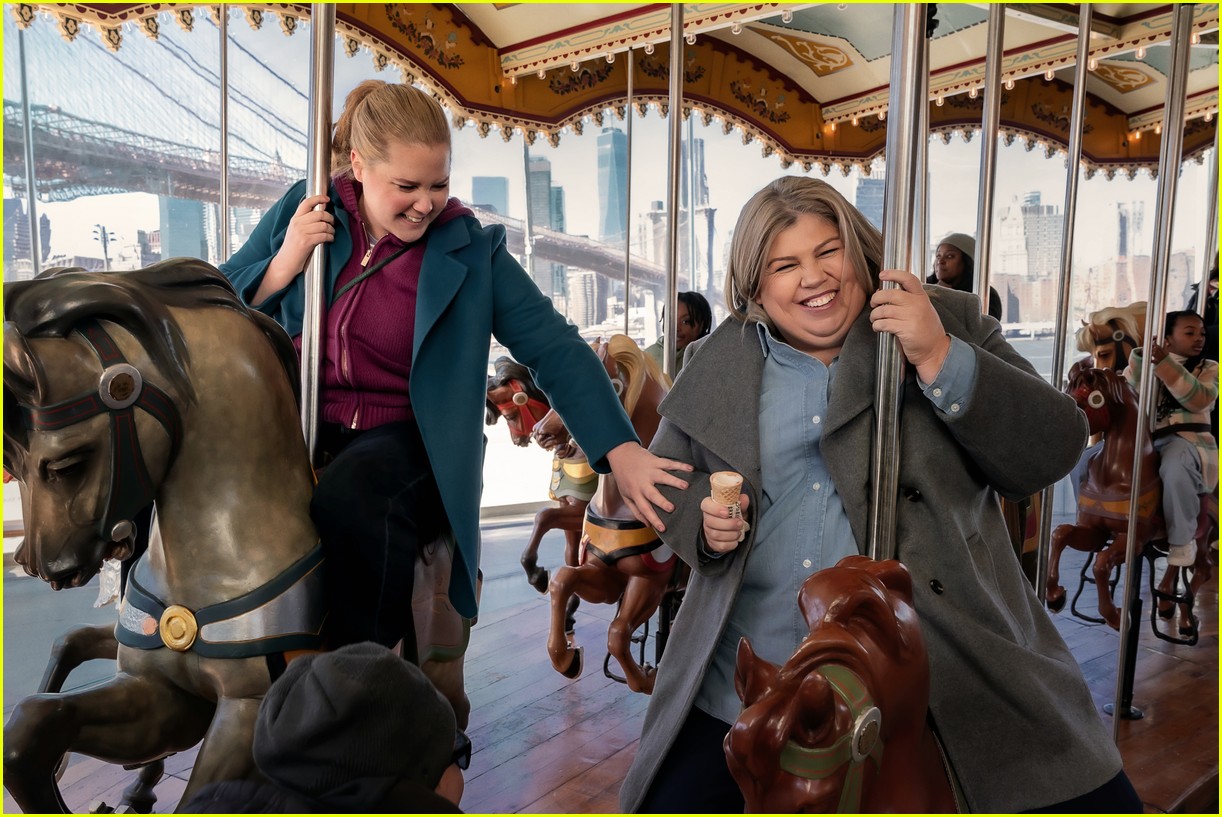 'Kinda Pregnant': Amy Schumer Netflix Movie Trailer & Film Images ...