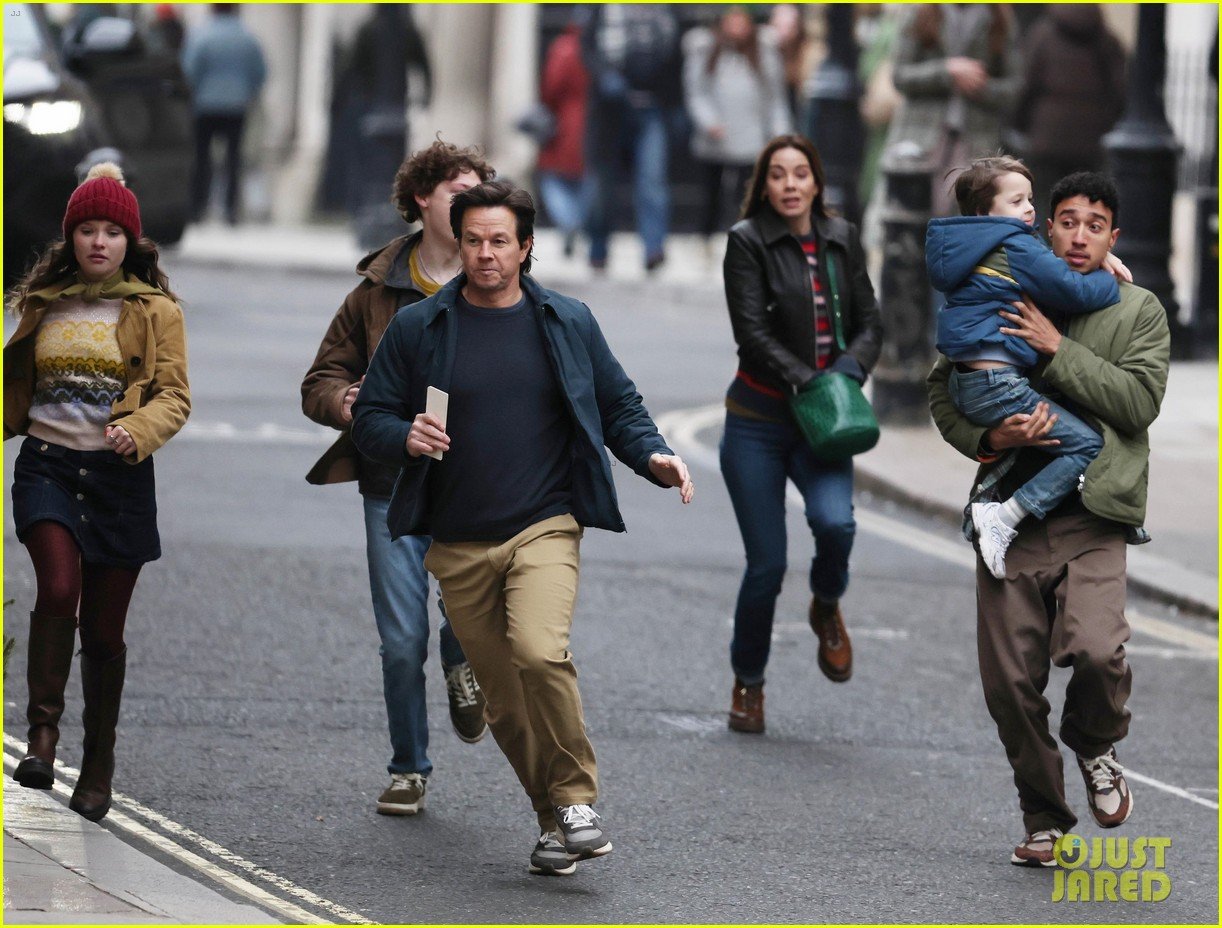 Kit Harington Races After Mark Wahlberg in Set Pics From 'The Family ...