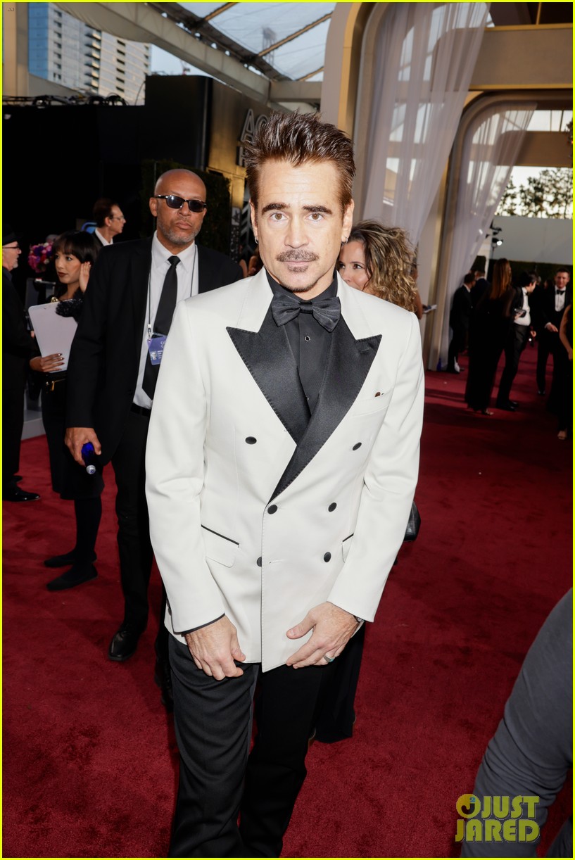'The Batman' Stars Zoe Kravitz & Colin Farrell Step Out for Golden ...