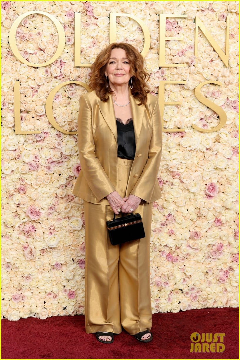 'The Batman' Stars Zoe Kravitz & Colin Farrell Step Out for Golden ...