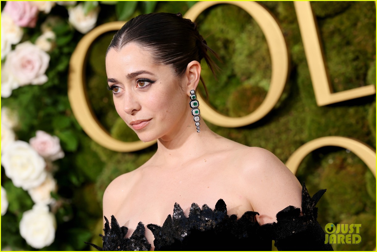 'The Batman' Stars Zoe Kravitz & Colin Farrell Step Out for Golden ...