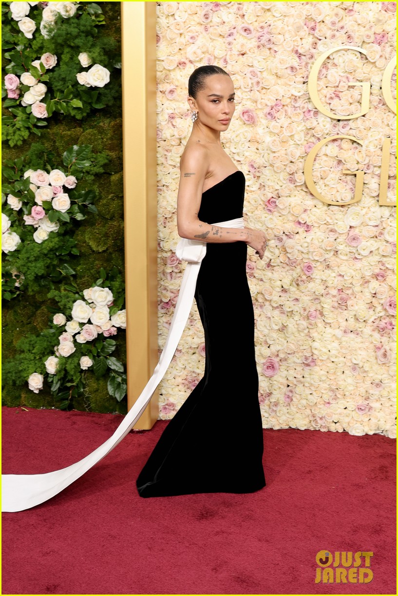 'The Batman' Stars Zoe Kravitz & Colin Farrell Step Out for Golden ...