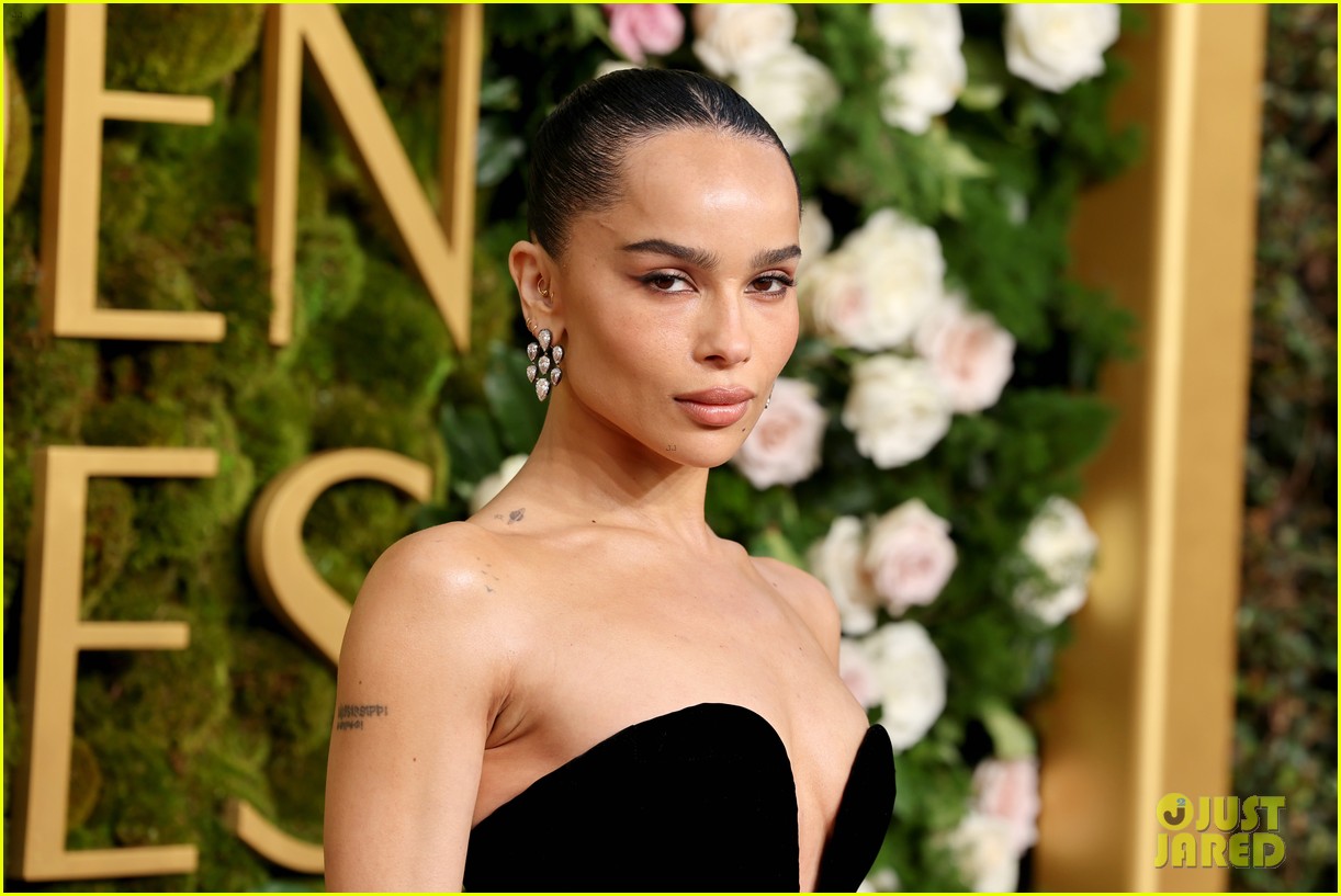 'The Batman' Stars Zoe Kravitz & Colin Farrell Step Out for Golden ...