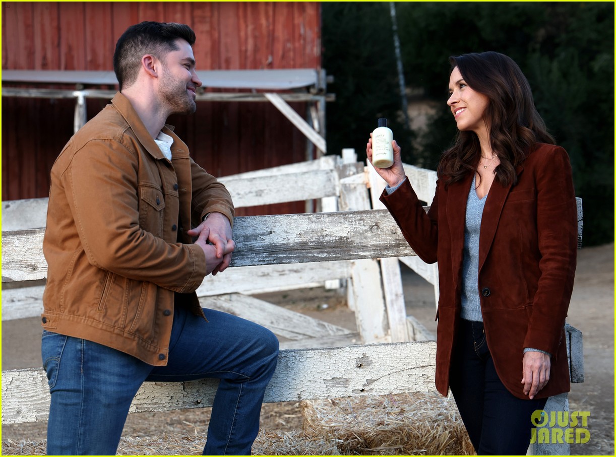 Hallmark Queen Lacey Chabert Spoofs Rom-Com Movies in New Philosophy ...