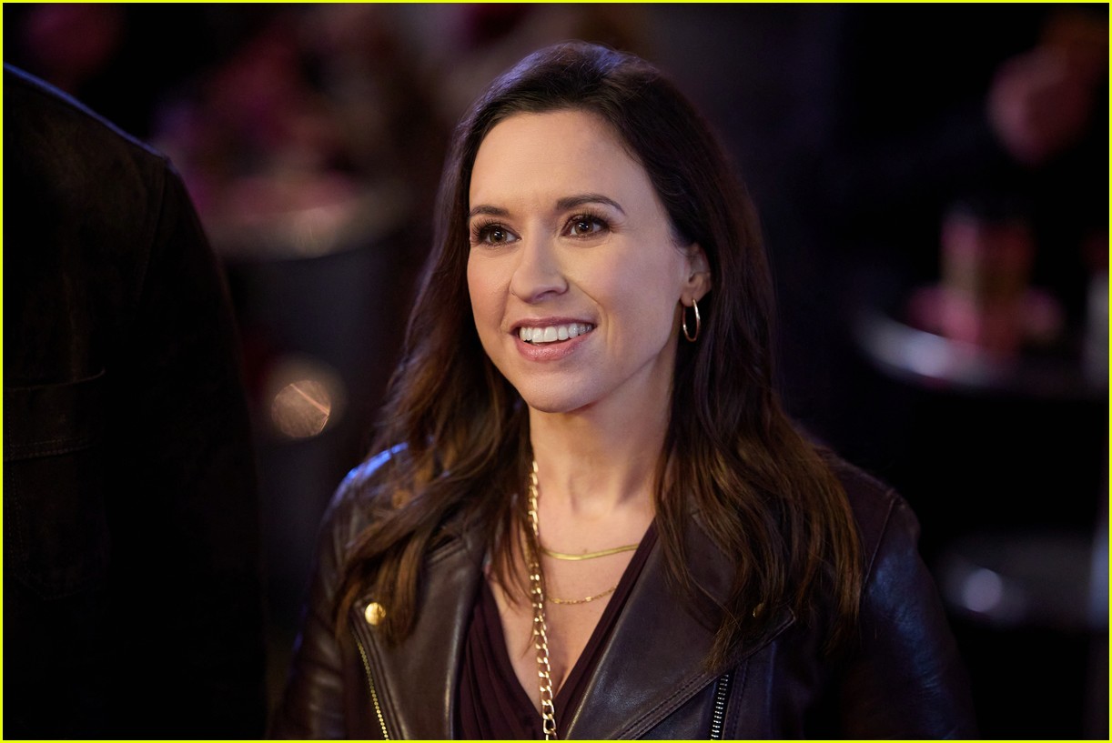 Lacey Chabert Will Star in Hallmark's 'Unexpected Valentine' Movie with ...
