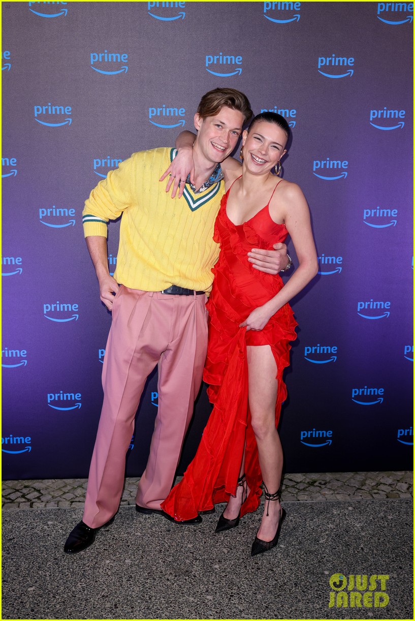 Maxton Hall's Harriet Herbig-Matten Reacts to Damian Hardung Dating ...