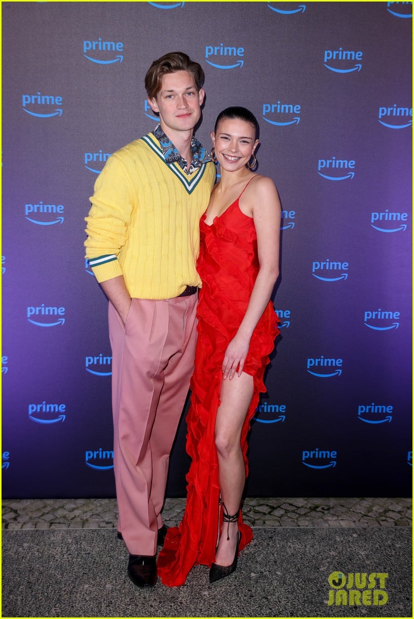 Maxton Hall's Harriet Herbig-Matten Reacts to Damian Hardung Dating ...