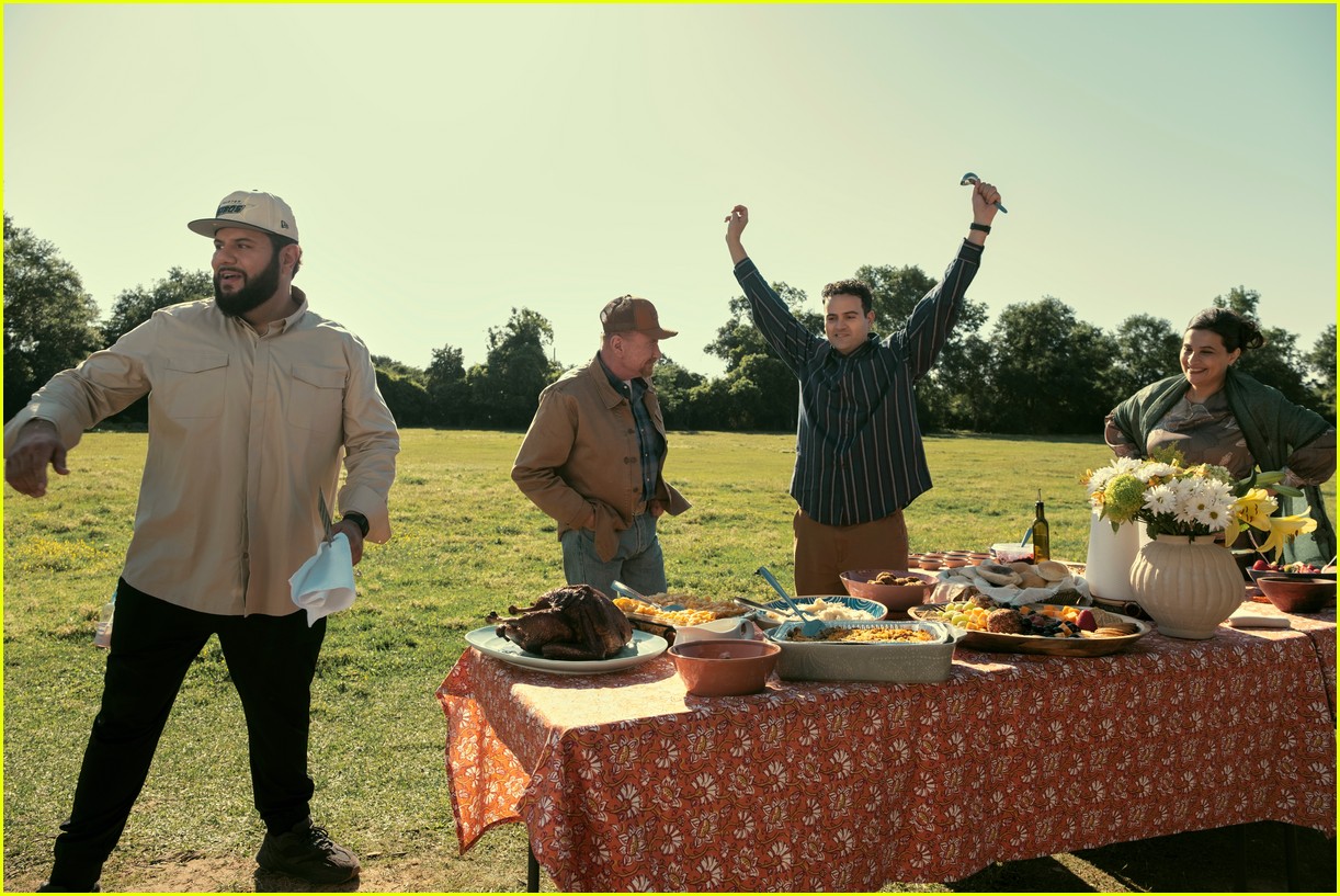 'Mo' Season 2 - Netflix TV Show Cast, Trailer, & 5 Guest Stars Revealed ...