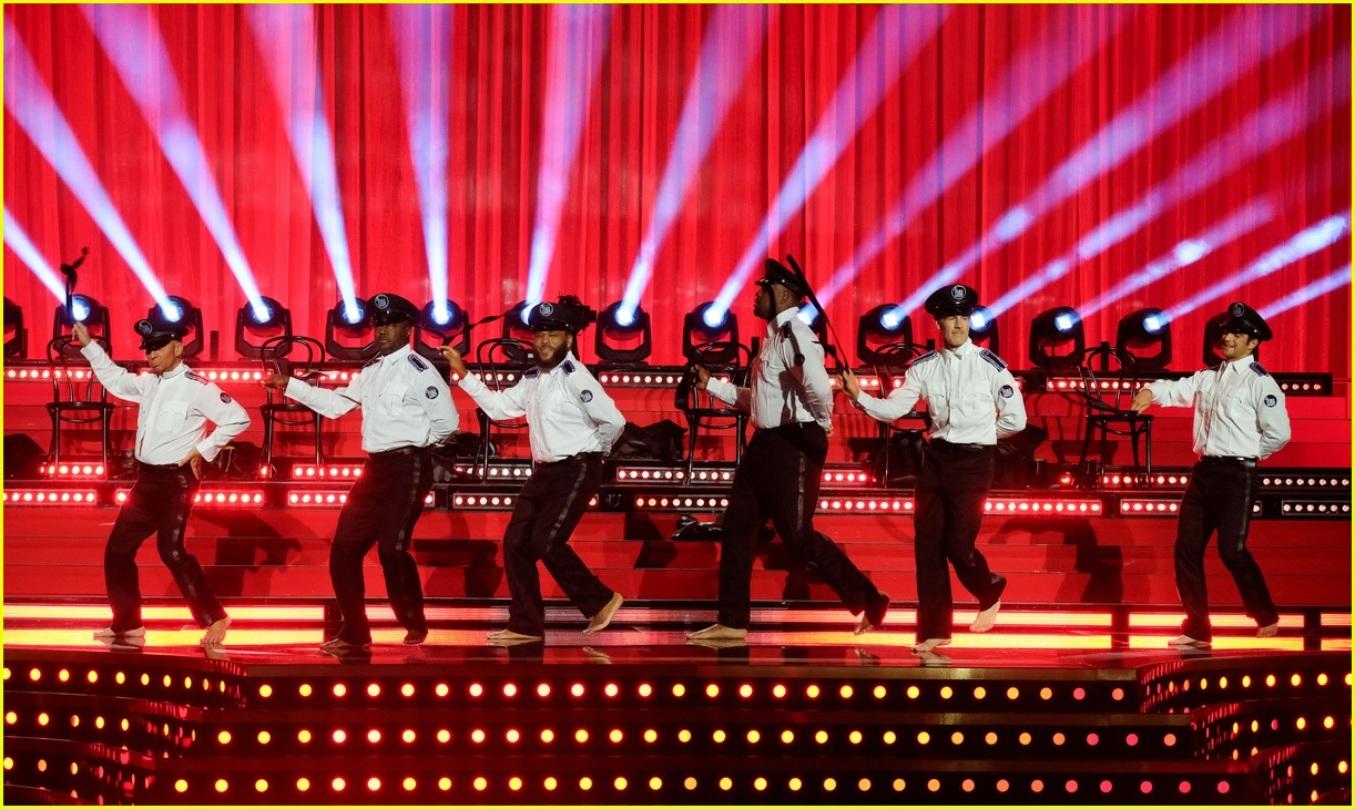 'The Real Full Monty' Cast Revealed: These 6 Male Celebs Are Stripping ...