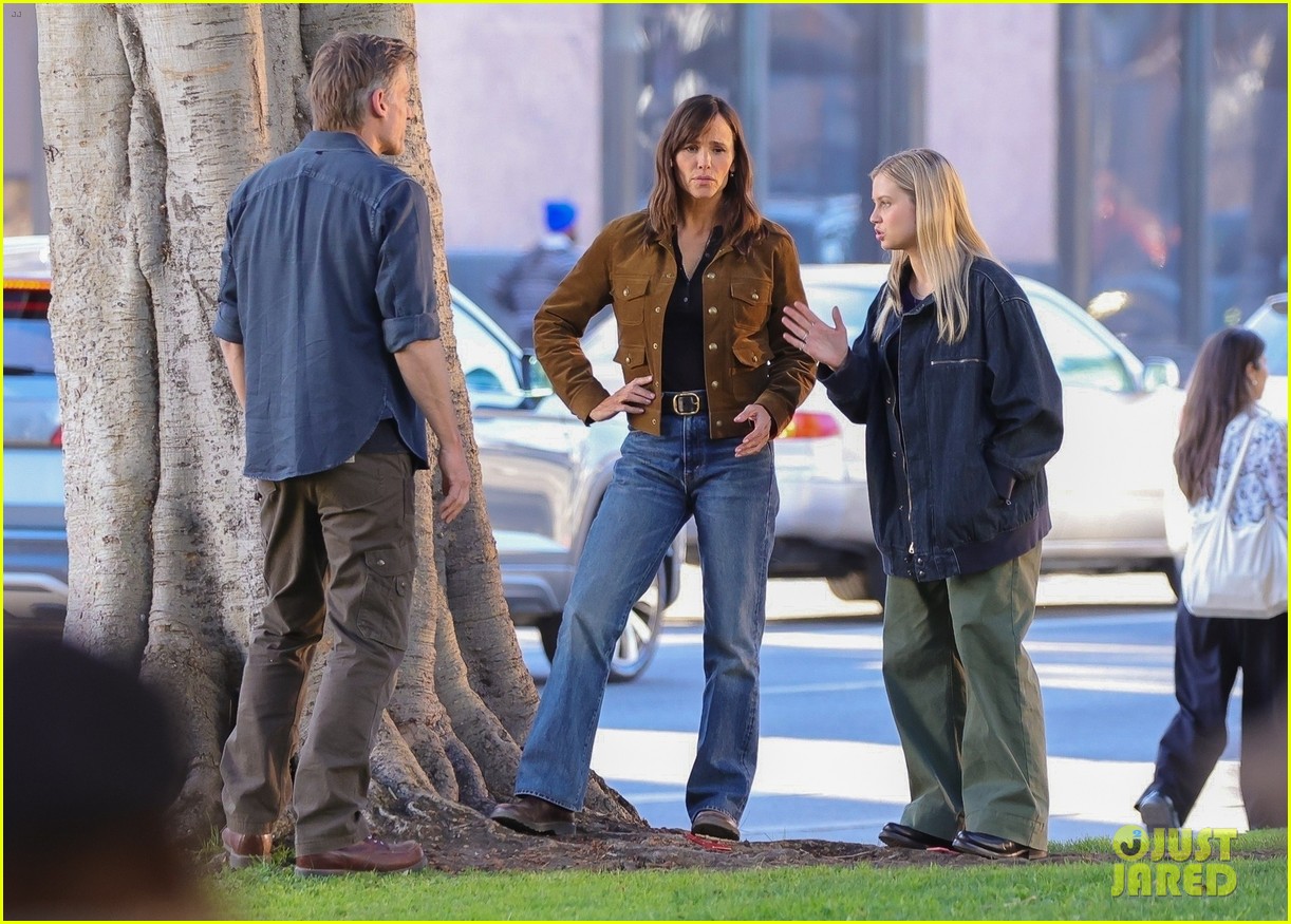 Jennifer Garner Films Scenes for 'The Last Thing He Told Me' Season 2 ...