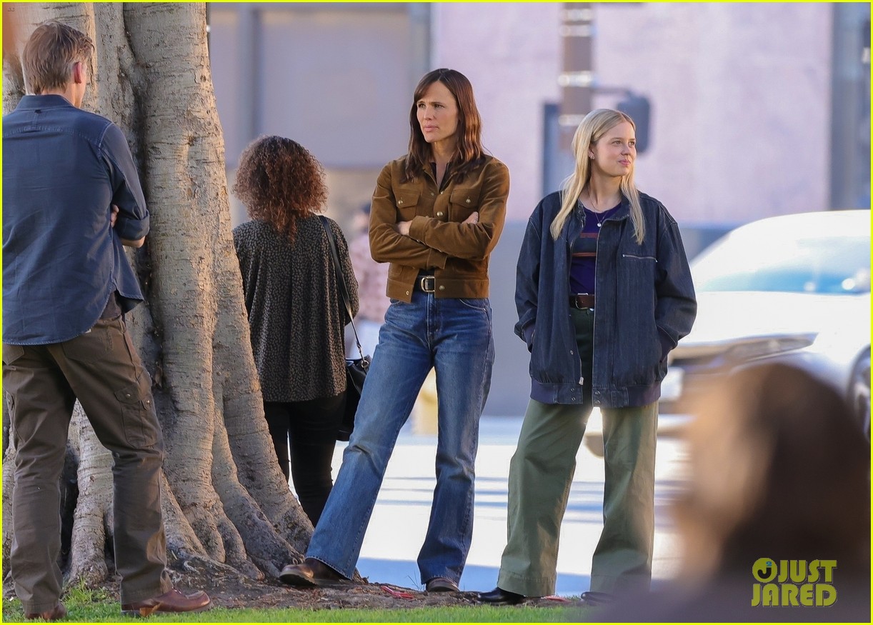 Jennifer Garner Films Scenes for 'The Last Thing He Told Me' Season 2 ...