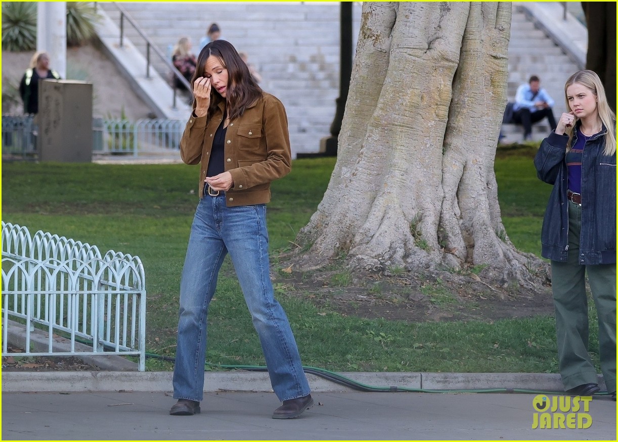Jennifer Garner Films Scenes for 'The Last Thing He Told Me' Season 2 ...