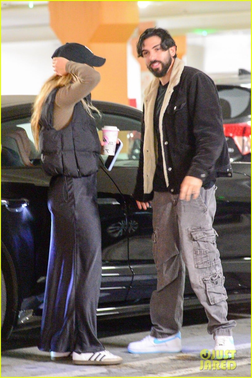 Elizabeth Olsen Shares Sweet Embrace With Husband Robbie Arnett During Outing in Los Angeles ...