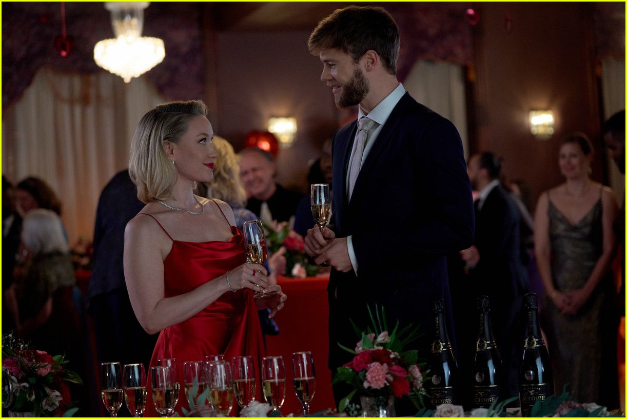 Who Stars in Hallmark's 'The Perfect Setting'? All About Cast Members ...