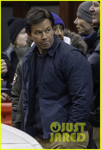 Kit Harington Attacks Mark Wahlberg & Michelle Monaghan at Knifepoint ...