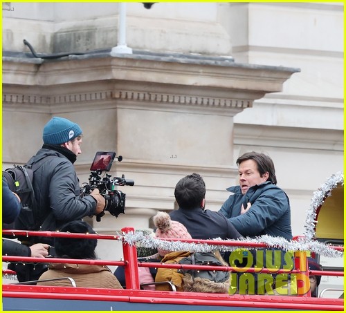 Kit Harington Attacks Mark Wahlberg & Michelle Monaghan at Knifepoint ...