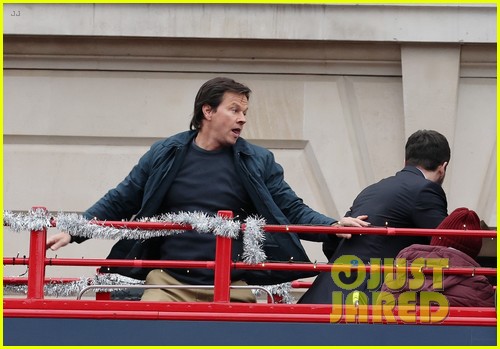 Kit Harington Attacks Mark Wahlberg & Michelle Monaghan at Knifepoint ...