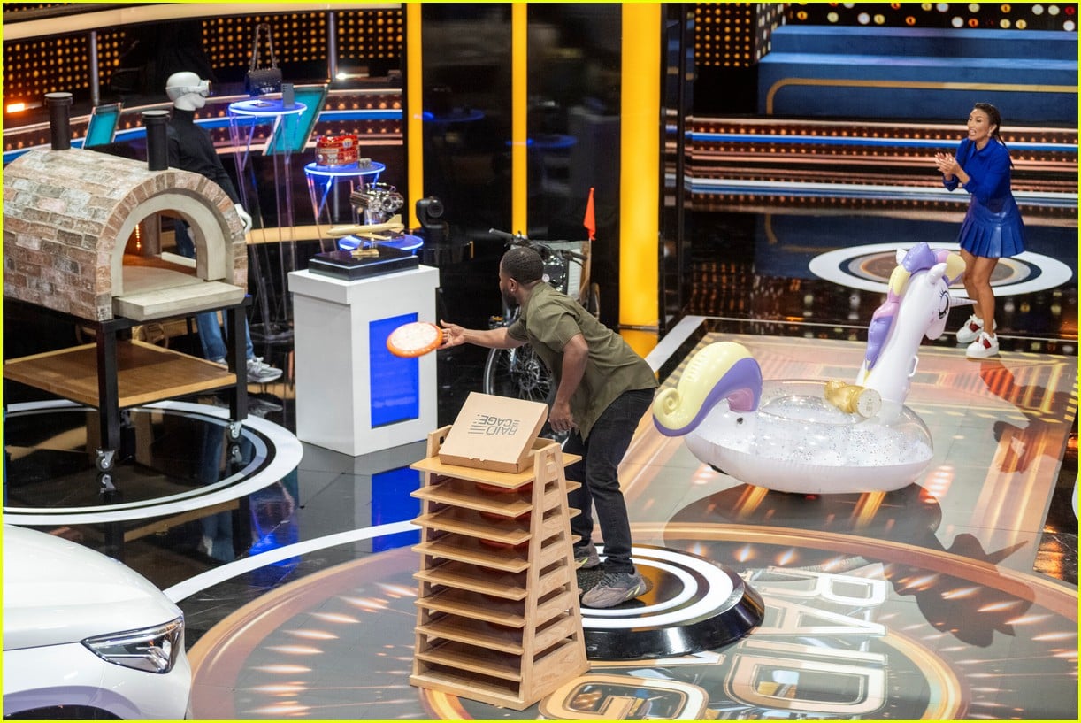 'Raid the Cage' Season 2 - CBS TV Show Hosts, Cast & How to Watch ...