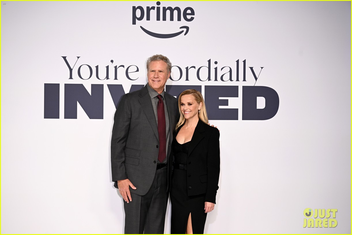 Reese Witherspoon & Will Ferrell Pose With a Uniquely Broken Wedding ...