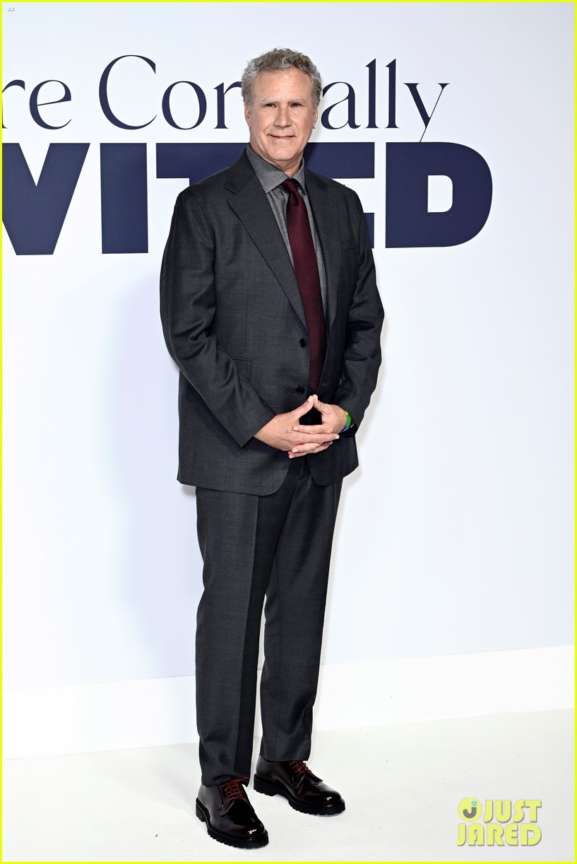 Reese Witherspoon & Will Ferrell Pose With a Uniquely Broken Wedding ...