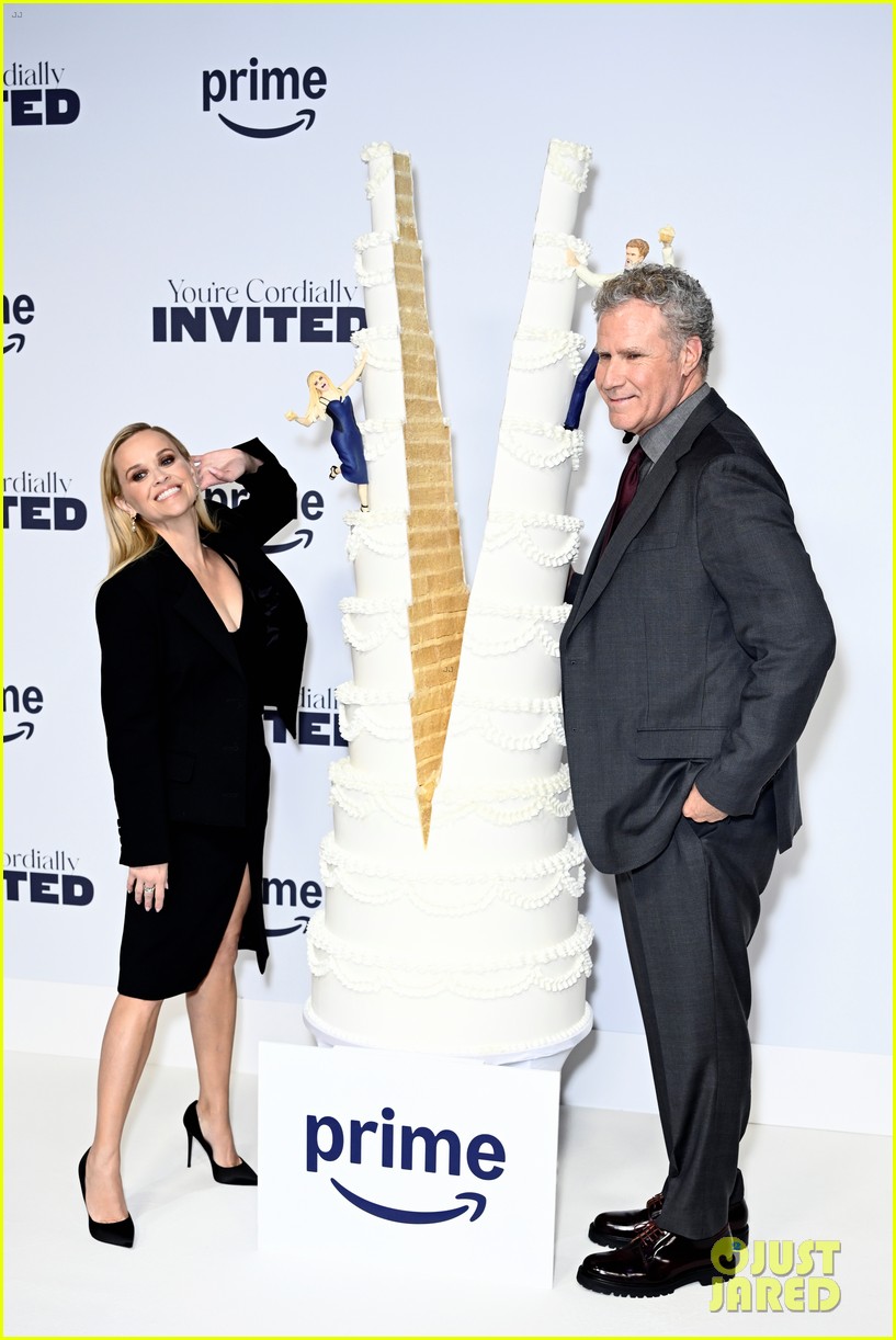 Reese Witherspoon & Will Ferrell Pose With a Uniquely Broken Wedding ...