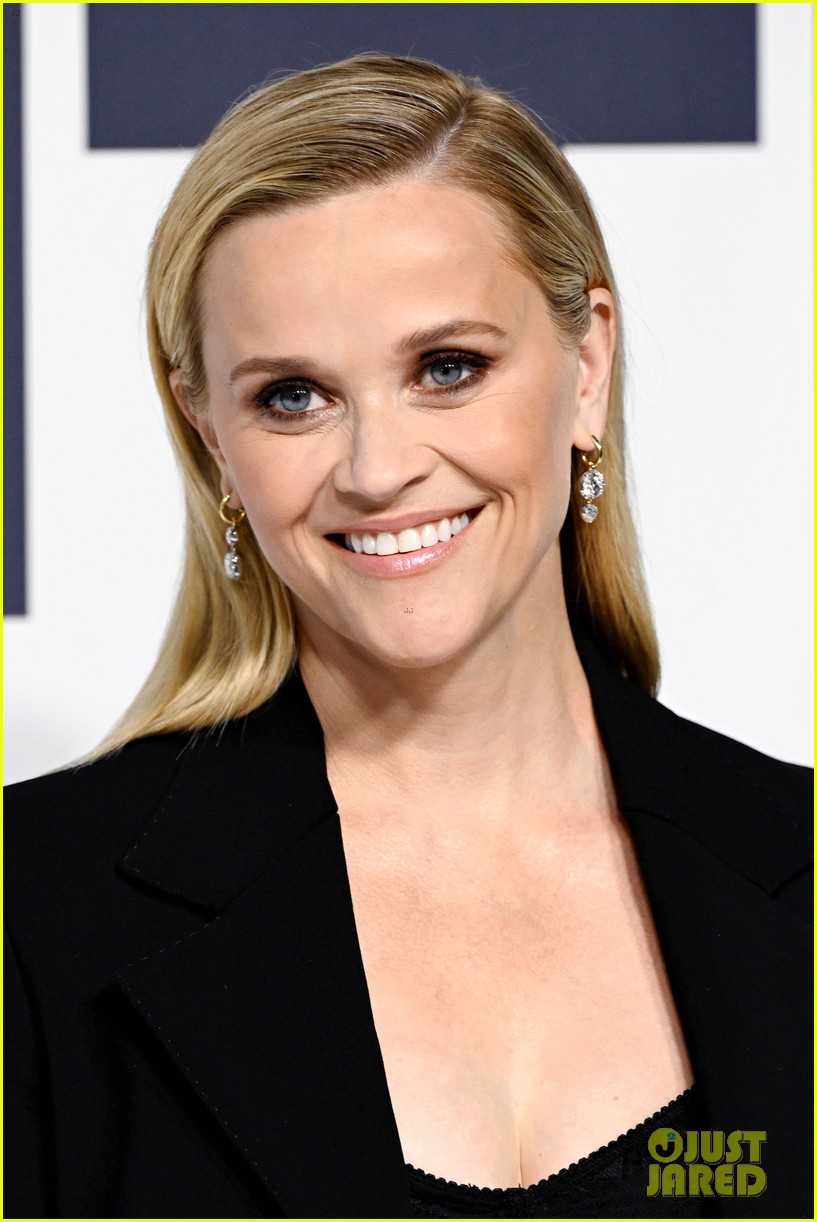 Reese Witherspoon & Will Ferrell Pose With a Uniquely Broken Wedding ...