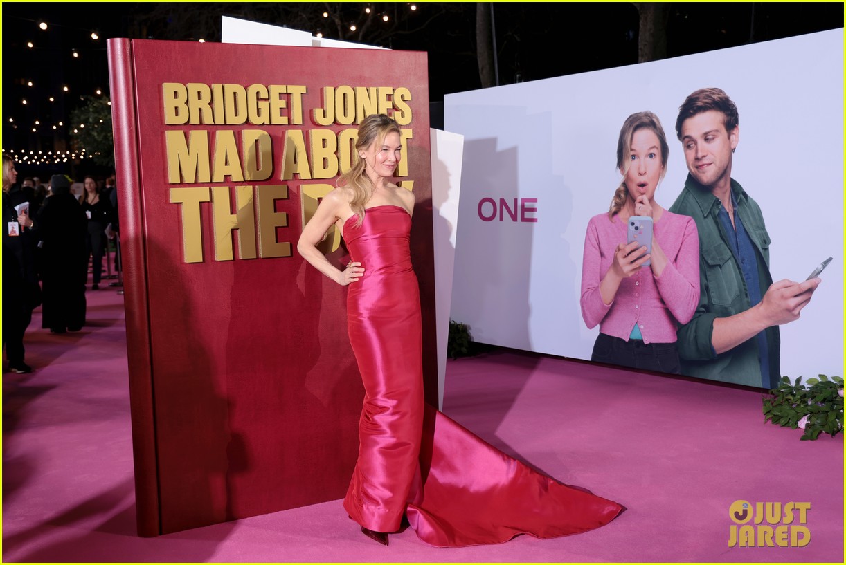 Renee Zellweger Welcomes New Co-Star Isla Fisher to the 'Bridget Jones ...