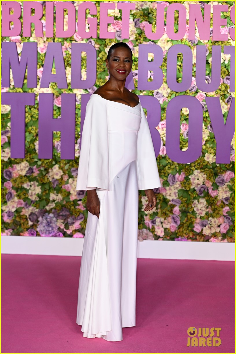 Renee Zellweger Welcomes New Co-Star Isla Fisher to the 'Bridget Jones ...