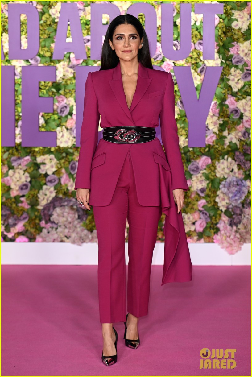 Renee Zellweger Welcomes New Co-Star Isla Fisher to the 'Bridget Jones ...