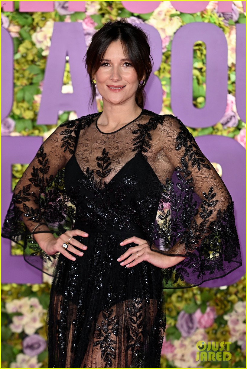 Renee Zellweger Welcomes New Co-Star Isla Fisher to the 'Bridget Jones ...