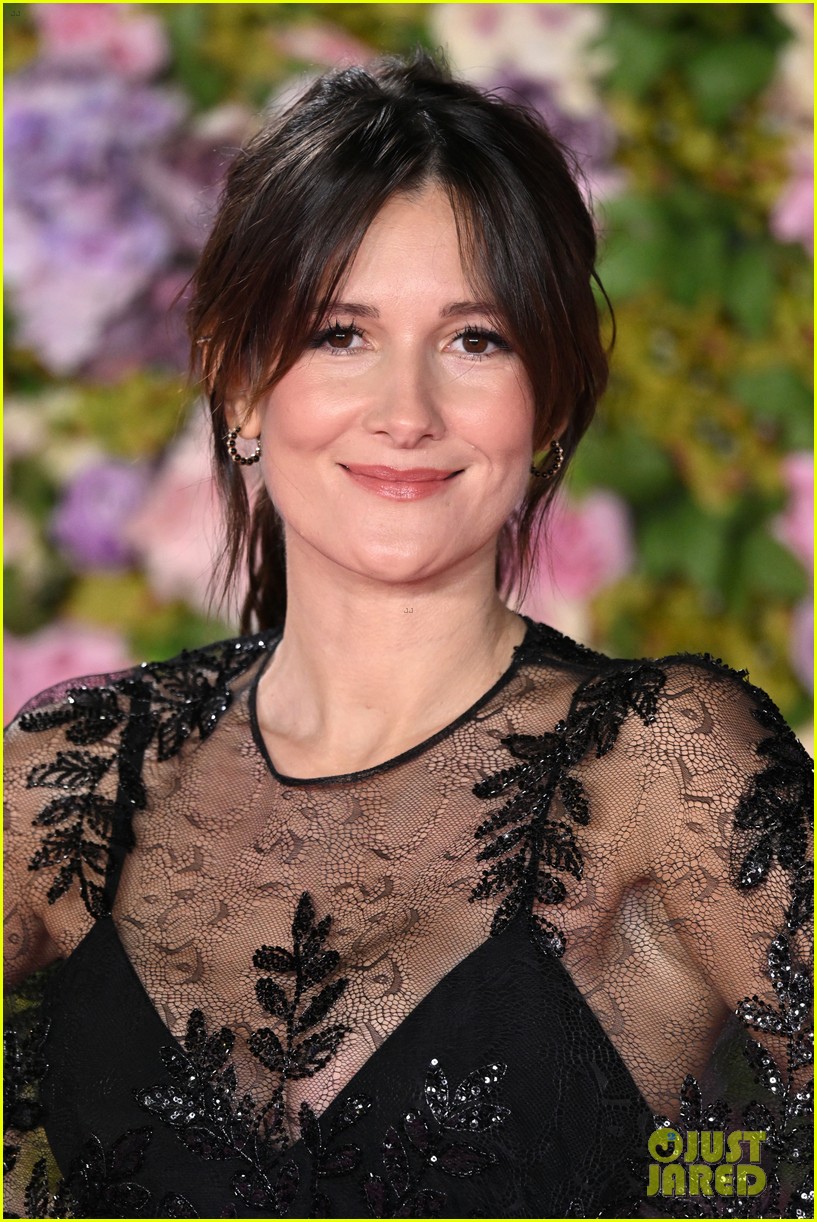 Renee Zellweger Welcomes New Co-Star Isla Fisher to the 'Bridget Jones ...