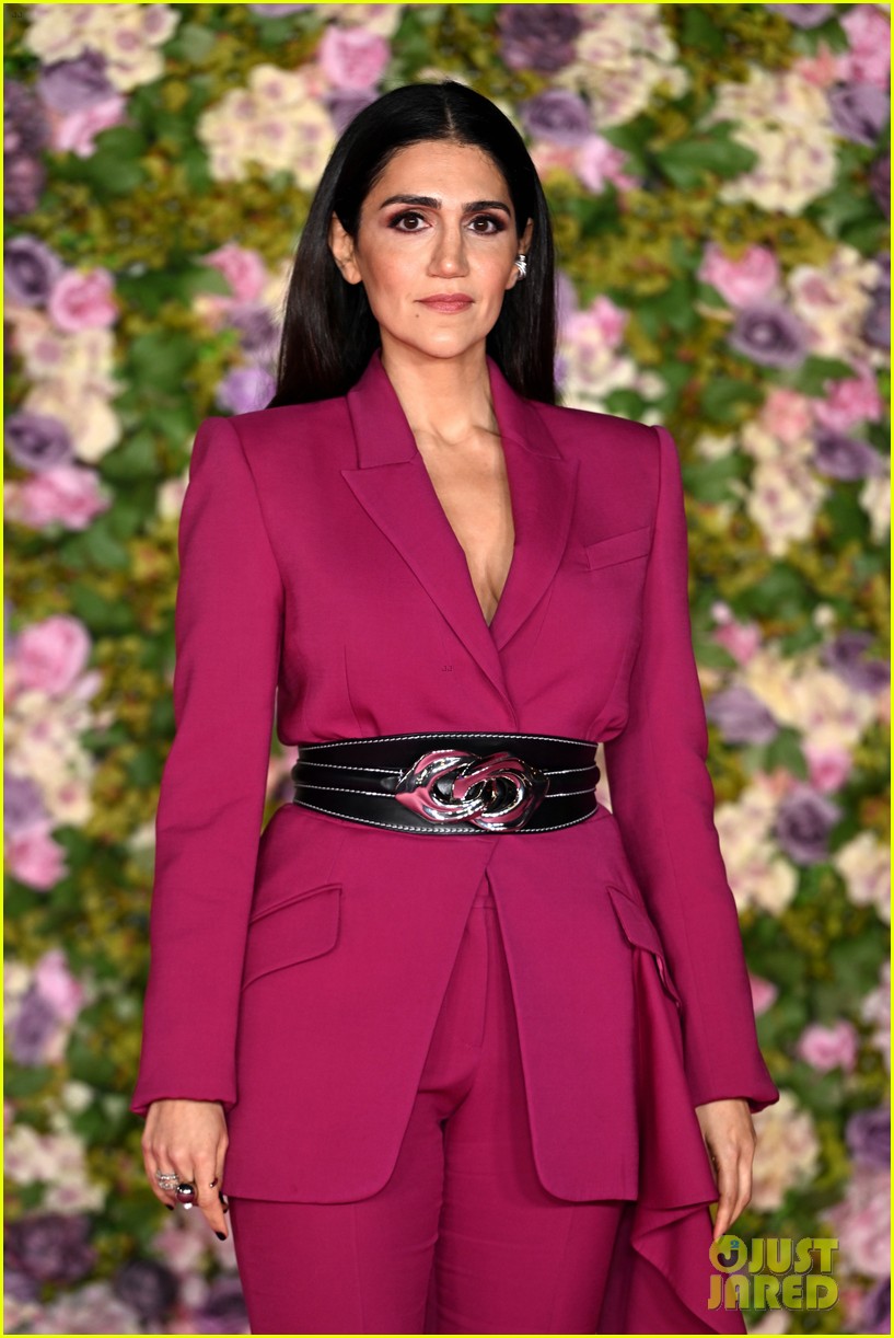 Renee Zellweger Welcomes New Co-Star Isla Fisher to the 'Bridget Jones ...