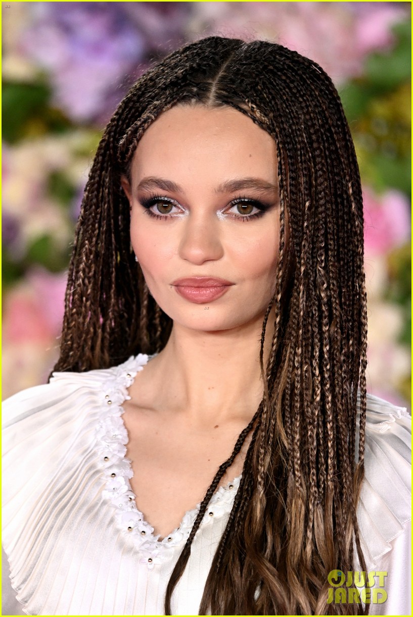 Renee Zellweger Welcomes New Co-Star Isla Fisher to the 'Bridget Jones ...