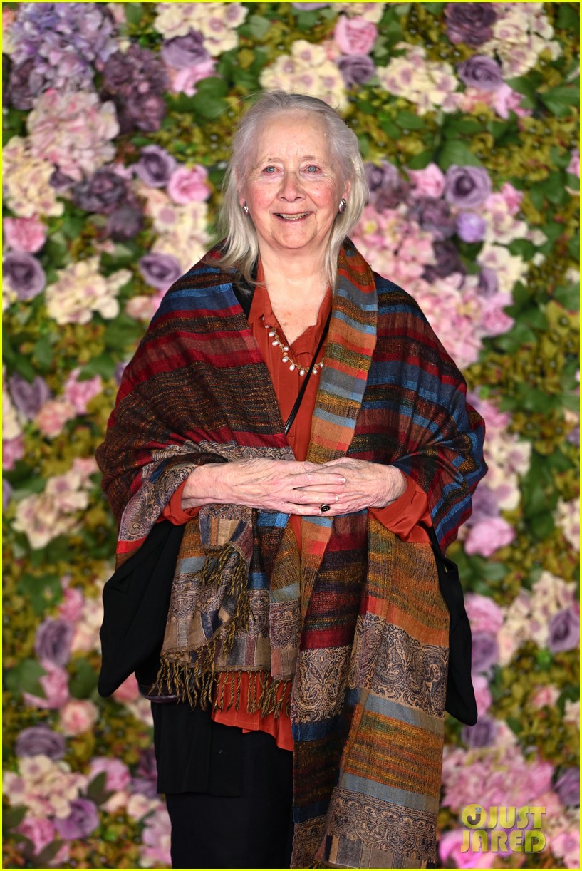 Renee Zellweger Welcomes New Co-Star Isla Fisher to the 'Bridget Jones ...