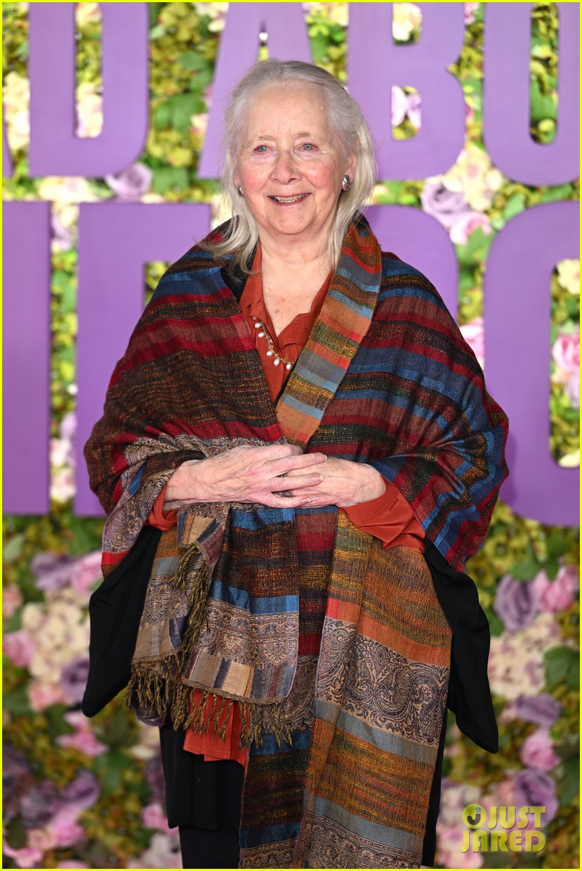 Renee Zellweger Welcomes New Co-Star Isla Fisher to the 'Bridget Jones ...