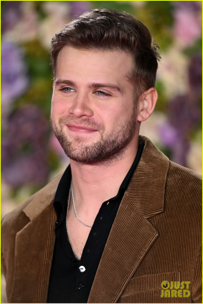 Renee Zellweger Welcomes New Co-Star Isla Fisher to the 'Bridget Jones ...