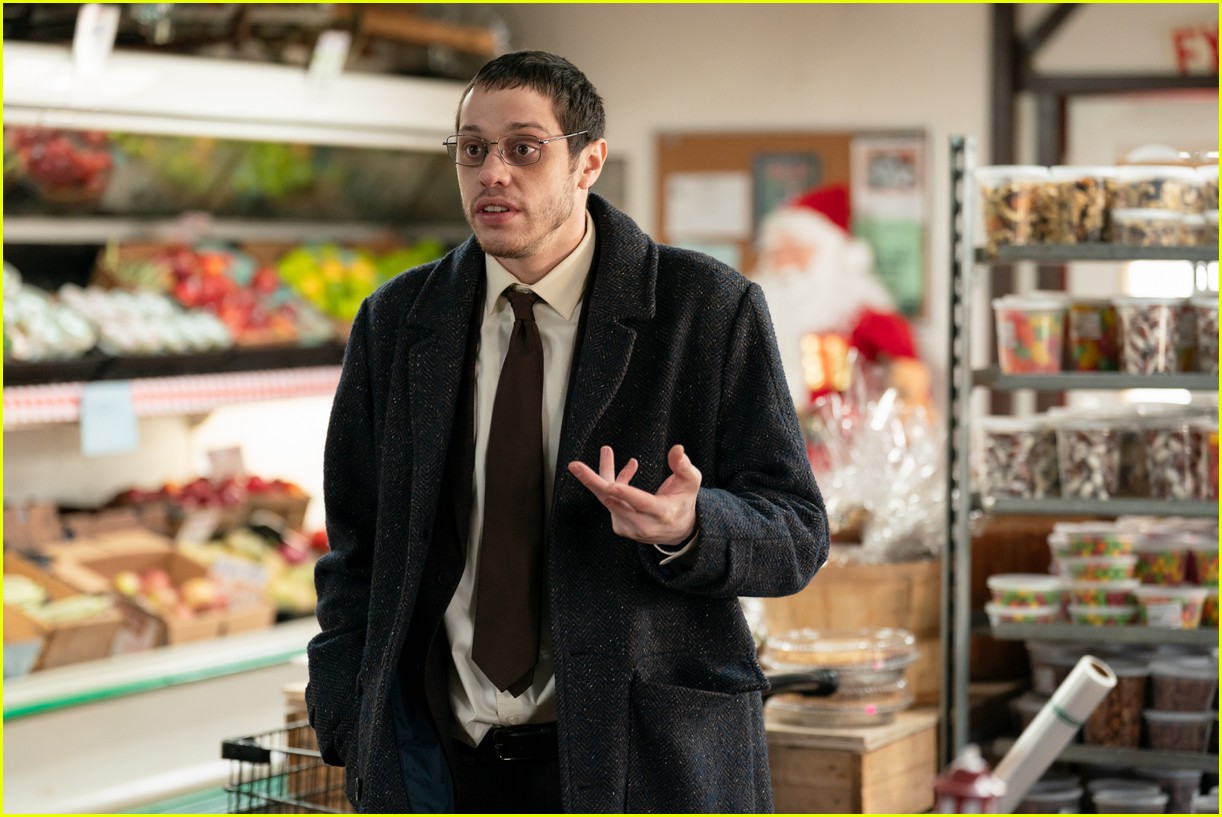 'Riff Raff' Trailer: Jennifer Coolidge Leads New Crime Comedy Movie ...