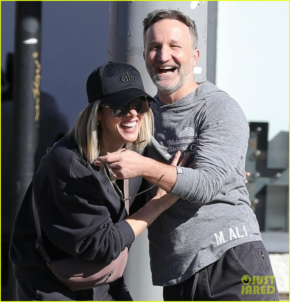 Kelly Rizzo & Boyfriend Breckin Meyer Share Laugh & Steamy Kisses ...