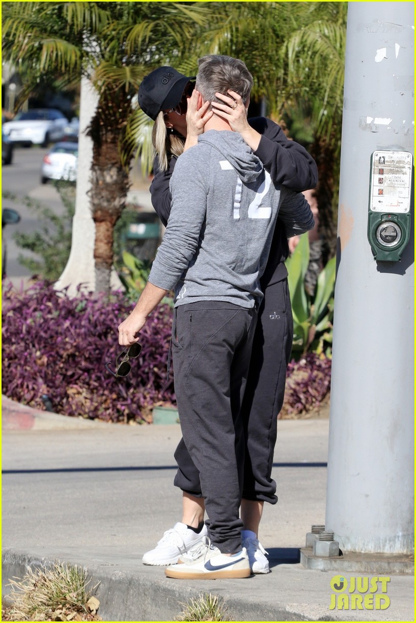 Kelly Rizzo & Boyfriend Breckin Meyer Share Laugh & Steamy Kisses ...