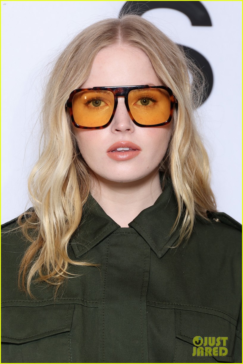 Candice Swanepoel, Joan Smalls, & Stella Maxwell Wear Gorgeous Gowns ...