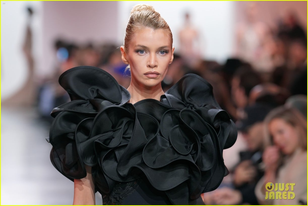 Candice Swanepoel, Joan Smalls, & Stella Maxwell Wear Gorgeous Gowns ...